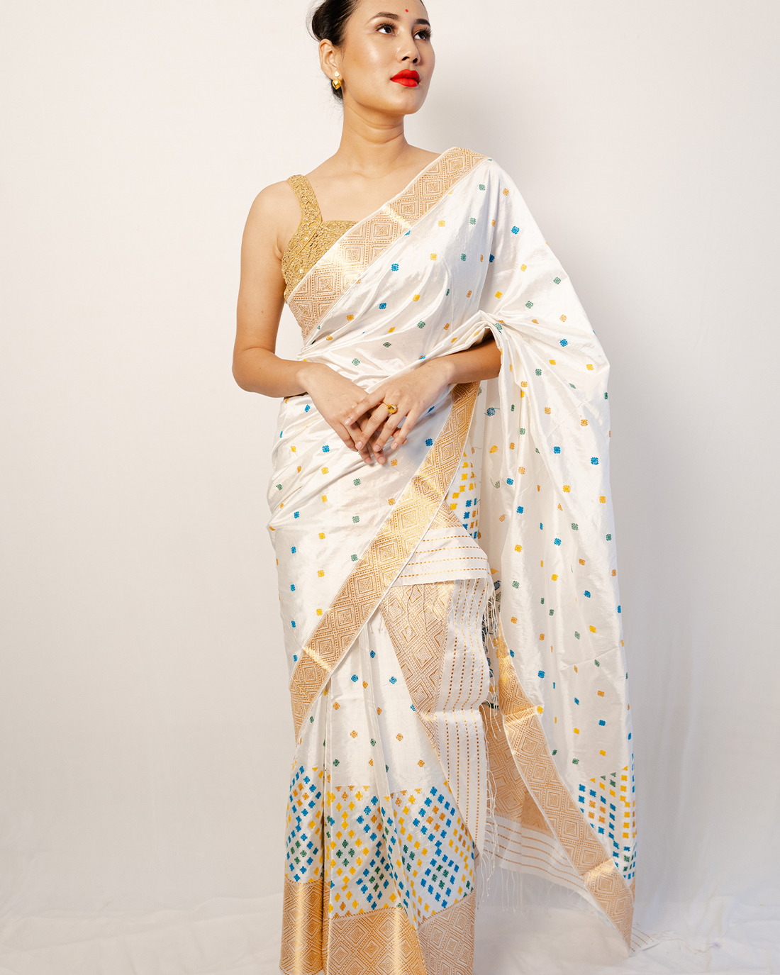 Aruvi Pearl White-Gold Paat Silk Mekela Sador – Sereki.in